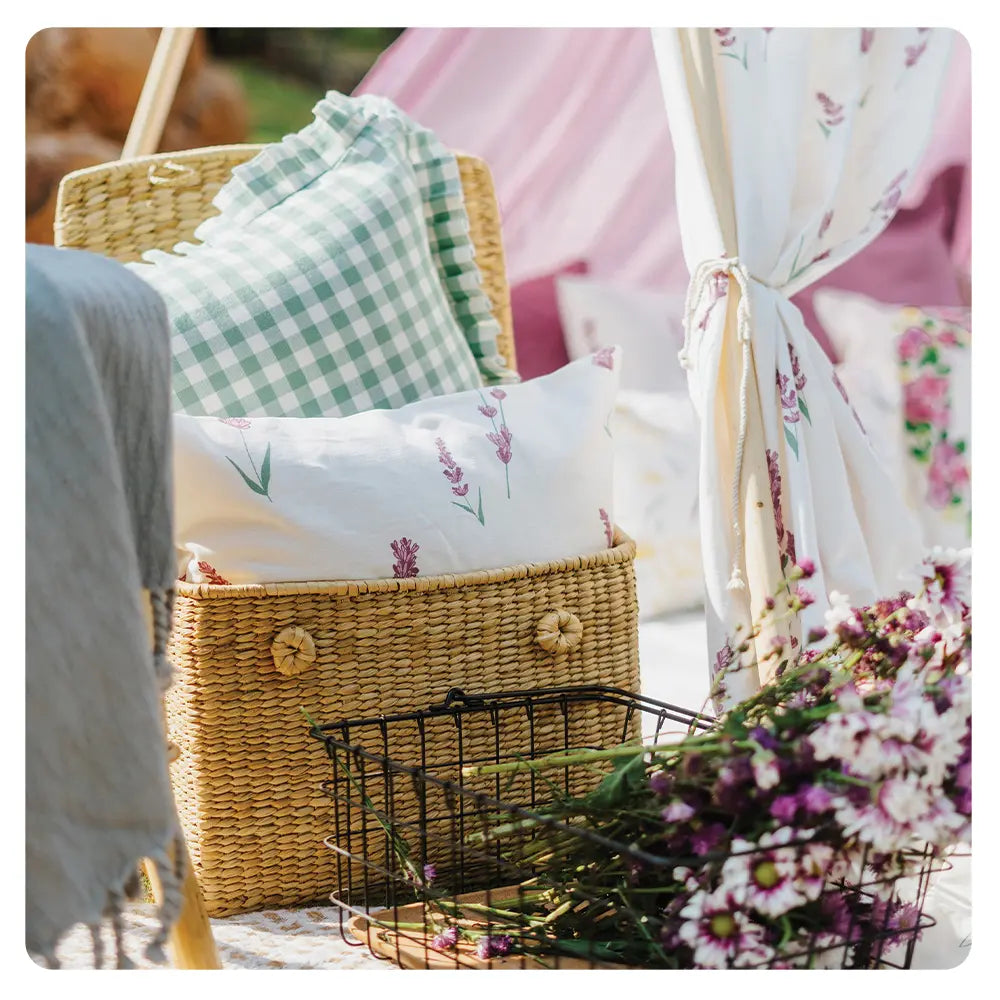 Arched Vintage Triangle Basket Frame Small - White